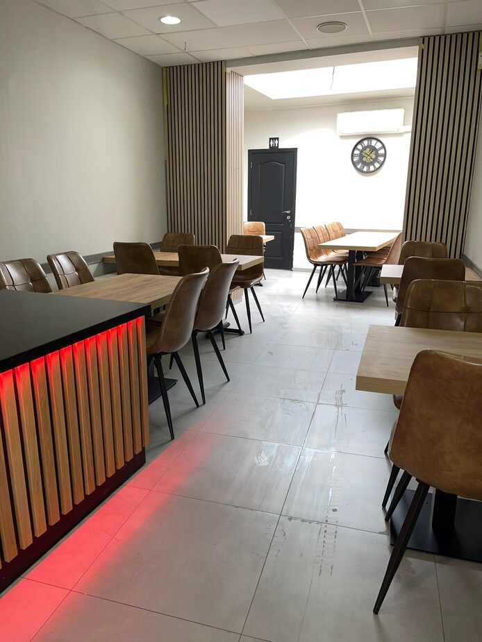 NET OPEN. Frituur-Grill Den Bareel heropent in volledig nieuw jasje ...