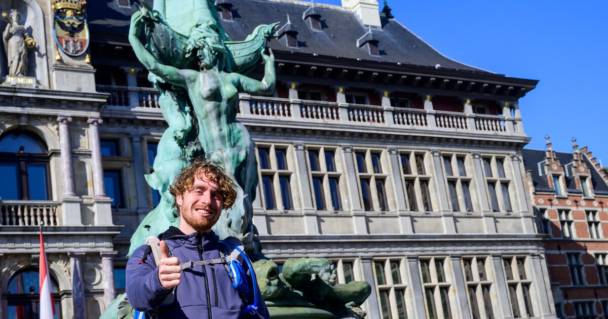 Maximilien (24) stapt 1.400 kilometer langs onze landsgrens voor ...