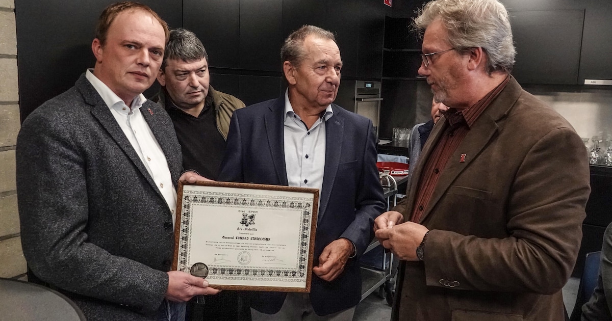 Schepen Soenen schenkt certificaat eremedaille van Poolse generaal ...