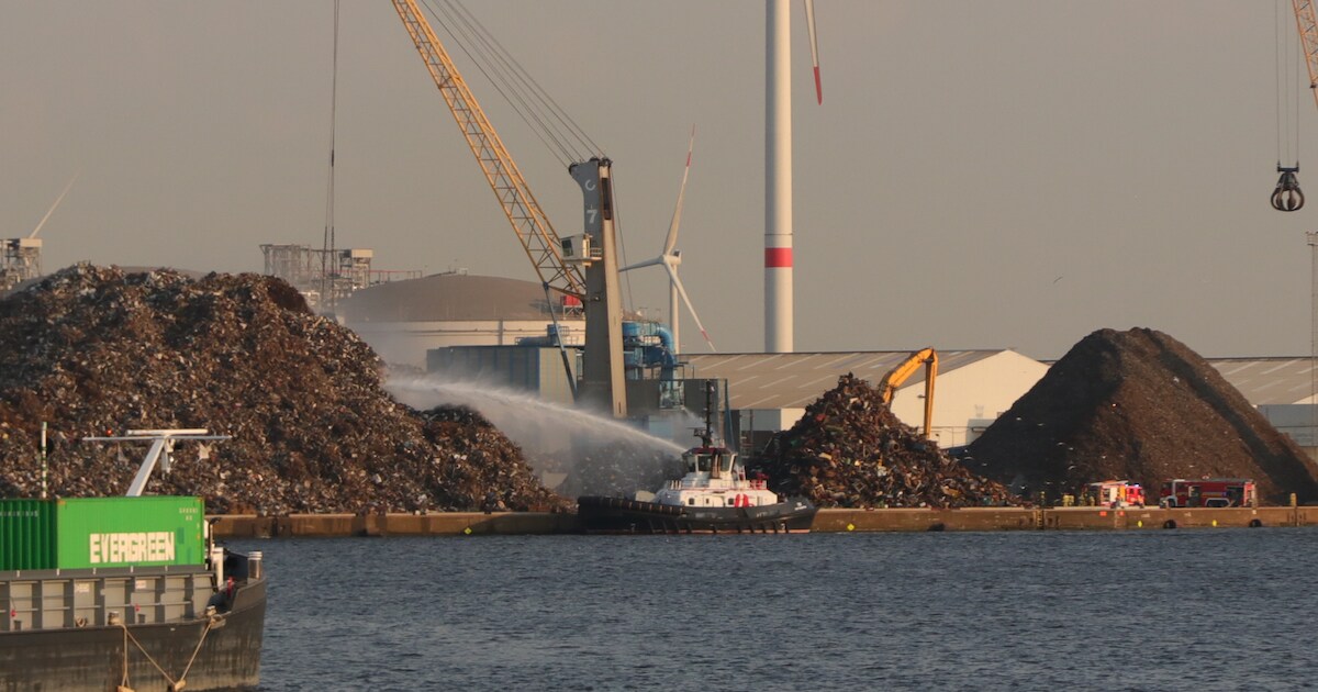 Brand bij Belgian Scrap Terminal snel onder controle | Beveren-Kruibeke ...