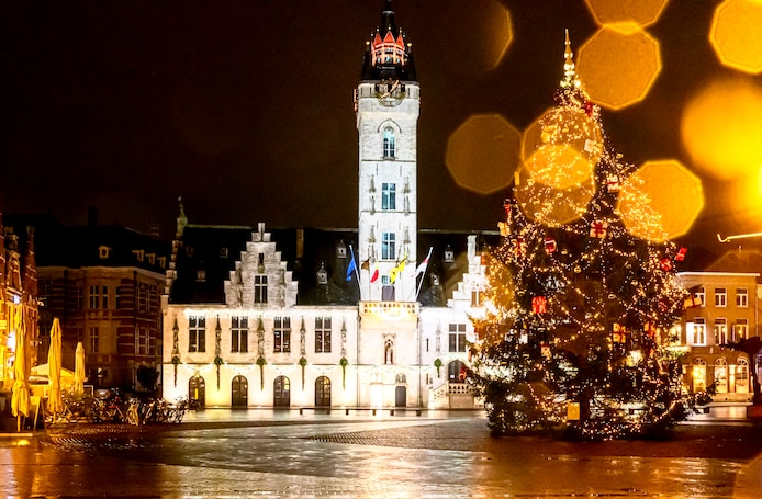 Grote Markt decor voor nieuwjaarsreceptie | Dendermonde | hln.be