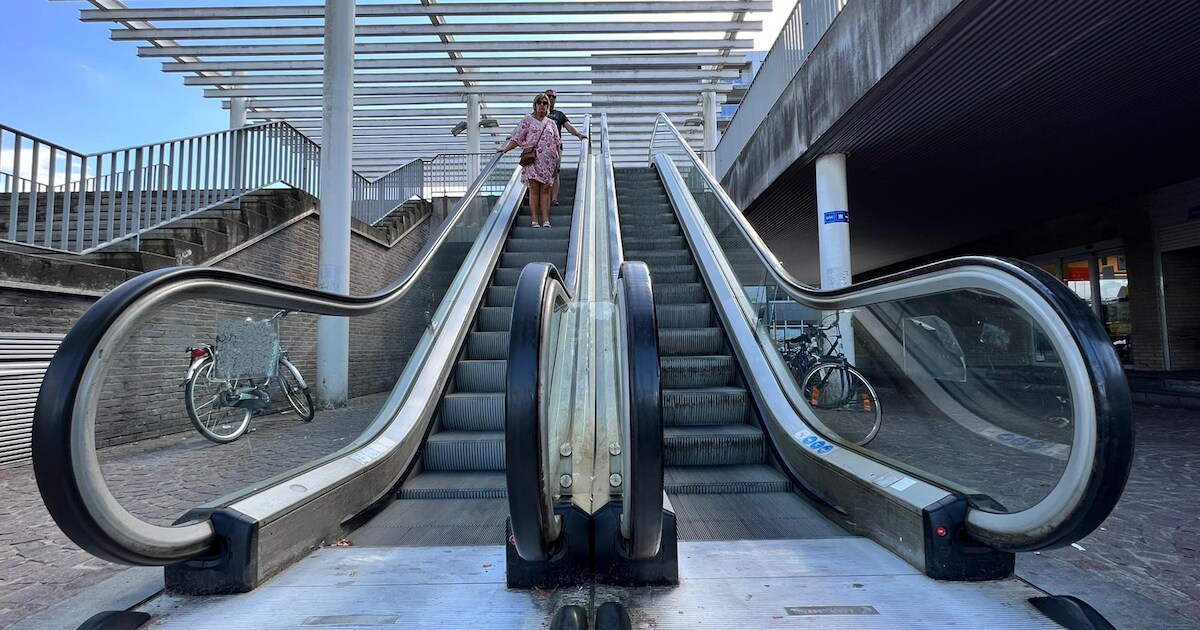 Eindelijk! Na twee jaar wachten rollen de roltrappen aan Brugs ...