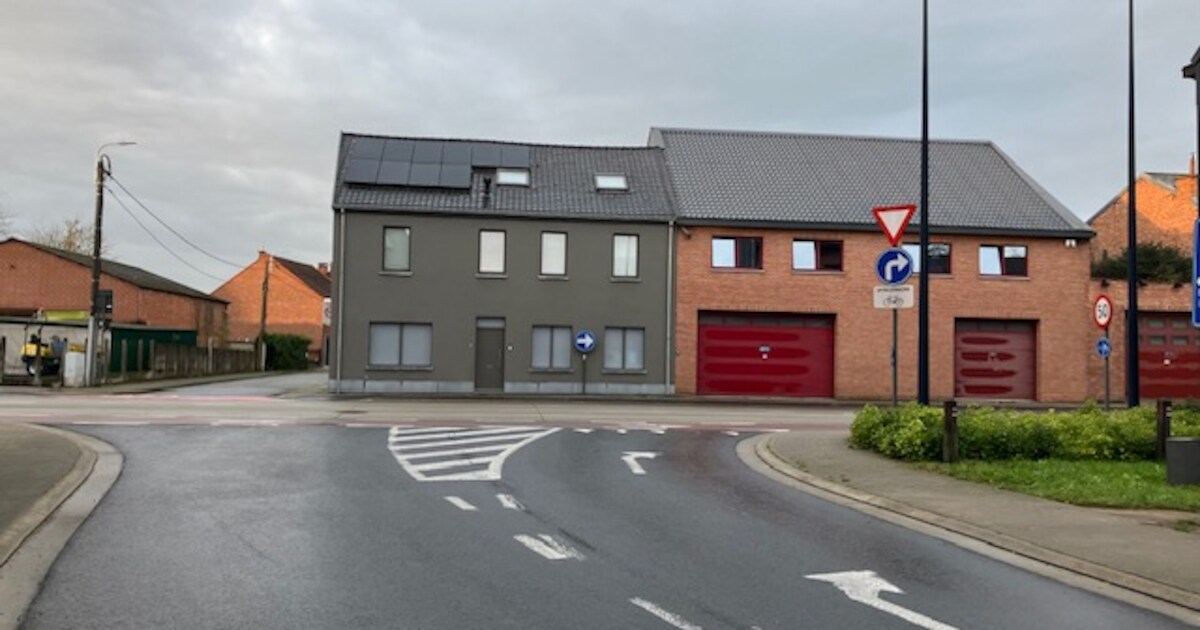 Politie kondigt extra controles aan op kruispunt Korte Weversstraat met ...