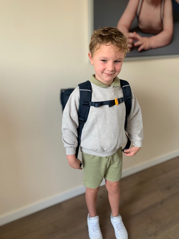 Lewis startte met een buik vol kriebels in het eerste leerjaar in d'Oefenschool Blankenberge ...