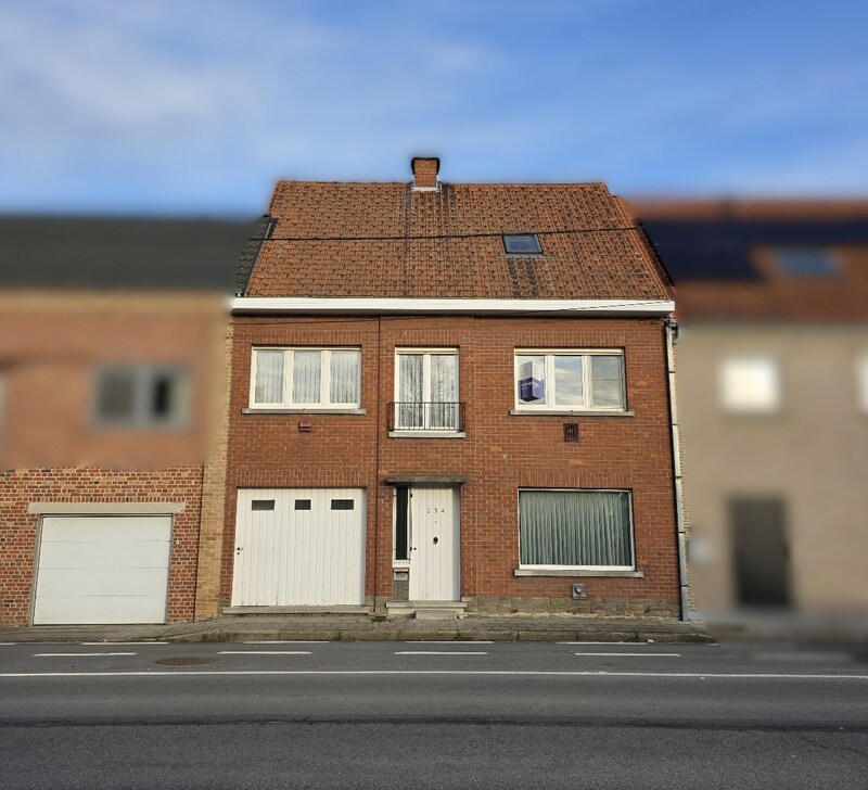 HUIZENJACHT. Hulste en Bavikhove, landelijke dorpjes bij Harelbeke ...