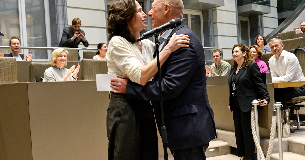 Hans Bonte (Vooruit) legt eed af als Vlaams viceminister-president en ...