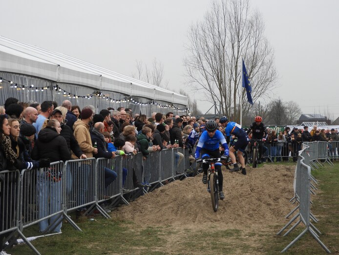 Vriendenkring OKLJ organiseert veldrit en koers op rollen | Beveren ...