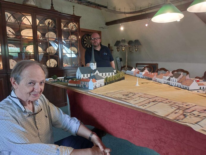 Patrick (71) werkt al drie jaar aan maquette van dorpsplein Sleidinge ...