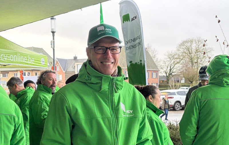 Vakbond ACV voert actie aan stadskantoor in Torhout: “Al 30 jaar geen ...