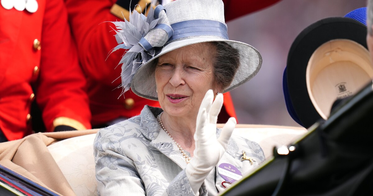 Britse prinses Anne (73) ligt in het ziekenhuis na pijnlijke val ...