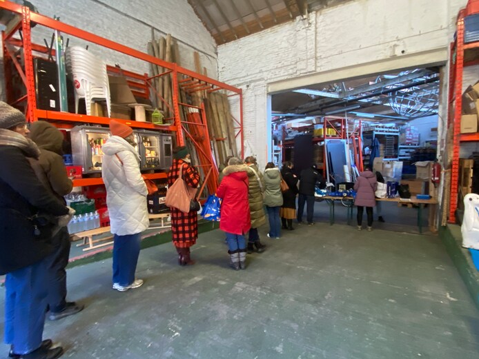 Hoop doet leven: in de rij voor de schaatsen-uitverkoop van Free-Time ...
