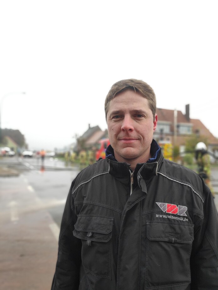 Schoolbus brandt volledig uit, kinderen ongedeerd | Sint-Laureins | hln.be