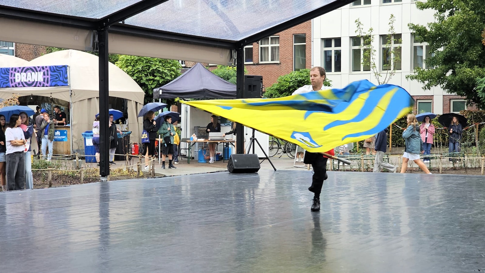 Belgisch kampioenschap bodypaint geeft druilerige start Pukema kleur | Foto | hln.be