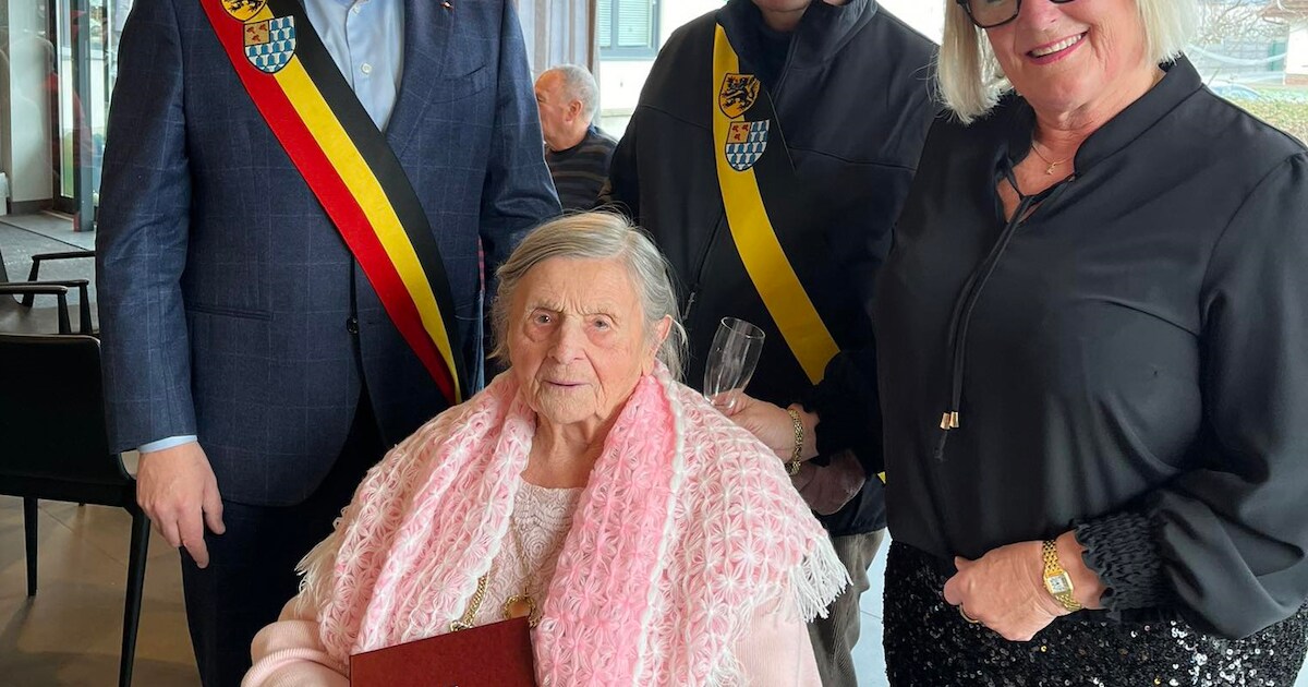 Maria Vanheer blaast 100 kaarsjes uit | Glabbeek | HLN.be