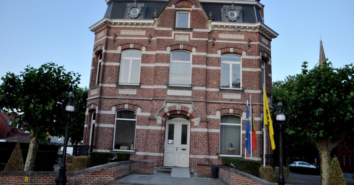 Nieuwe openingsuren voor de dienst burgerzaken | Oudenburg | HLN.be