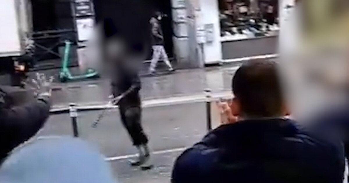 KIJK. Losgeslagen man met gespijkerde knuppel opgepakt in Matongé-wijk ...