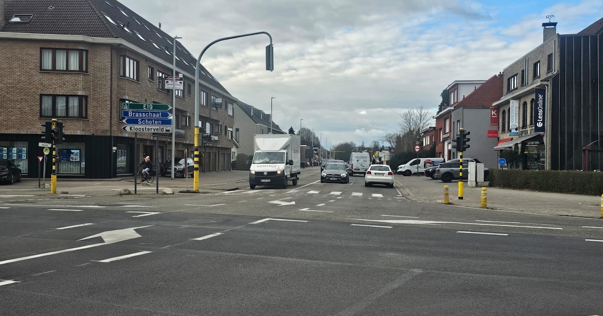 Heraanleg kruispunt Eikenlei-Beukenlei-Brechtsebaan in vier fases | Brecht | HLN.be