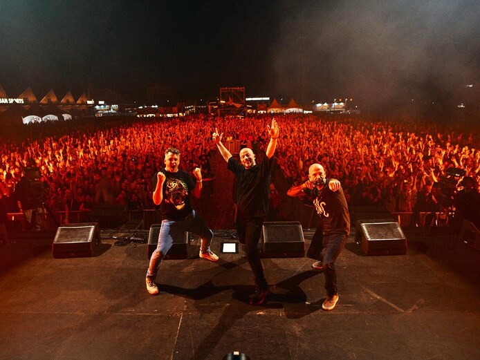 Achtduizend fans vieren zilveren jubileum ’t Hof van Commerce: “Trotser ...