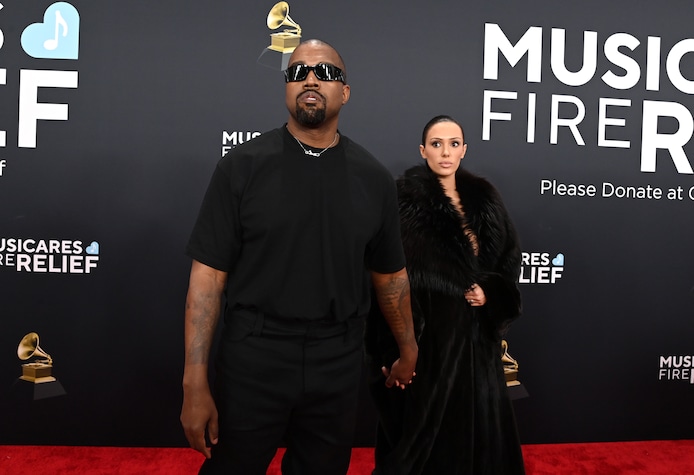 Geen greintje verbeelding meer nodig: vrouw Kanye West poseert naakt op ...