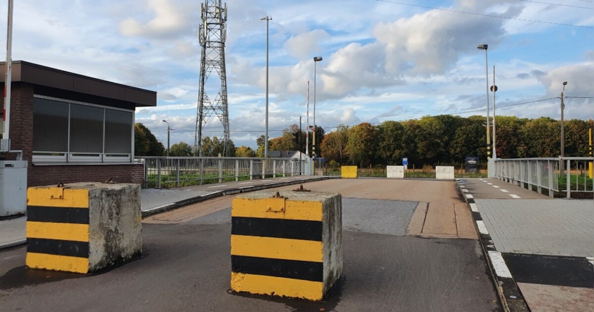Fietsers tijdelijk omgeleid door herstellingswerken aan fietsbrug ...