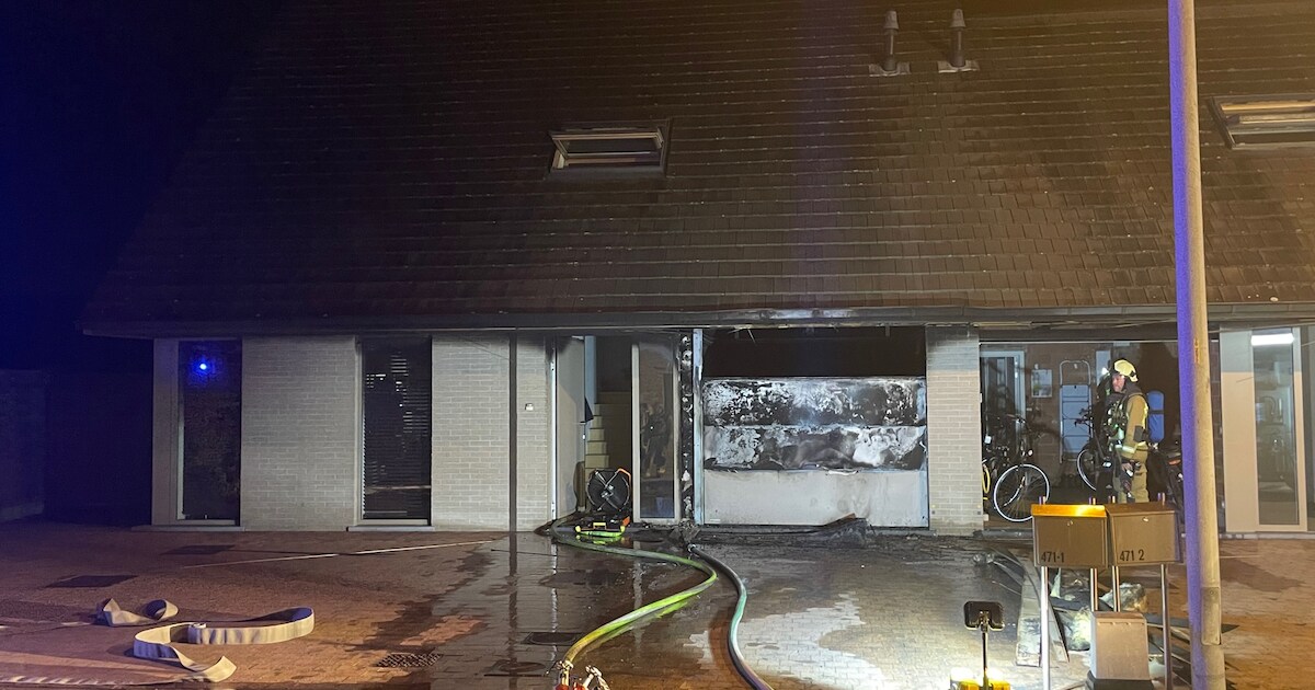 Brand in garage in woning in Izegem, huis onbewoonbaar: “Rookmelders ...