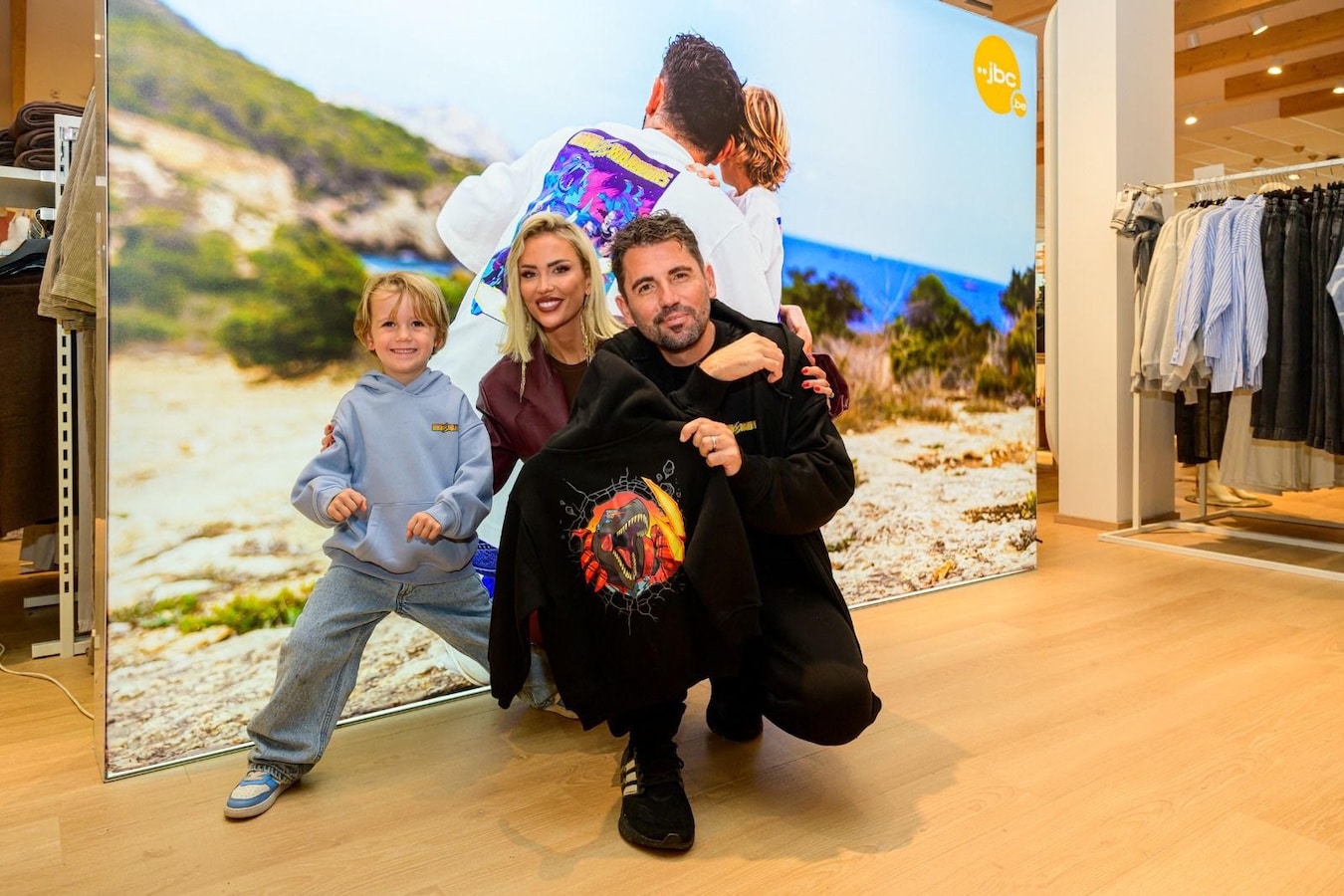 Dimitri Vegas lanceert kledinglijn voor kinderen met dino-helden uit ...