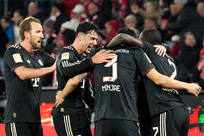 Het kan niet altijd 8-1 zijn: Kompany en Bayern hebben moeite met Köln ...