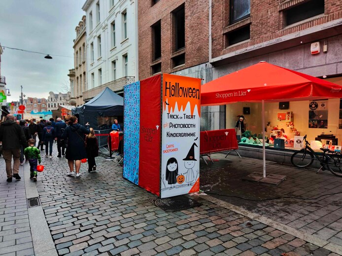 IN BEELD. Startschot van de Novemberfoor op Halloween: “Foorkramers ...