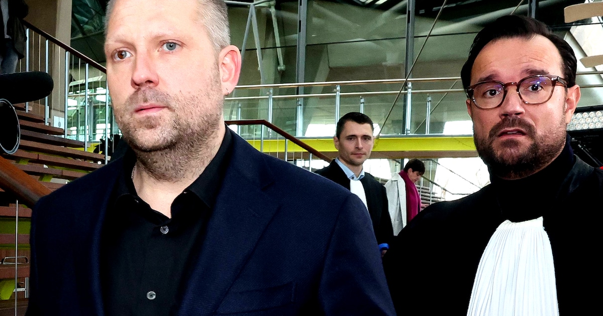 Onze reporter zag vanop de eerste rij hoe Nick Bril zich niet in rol ...