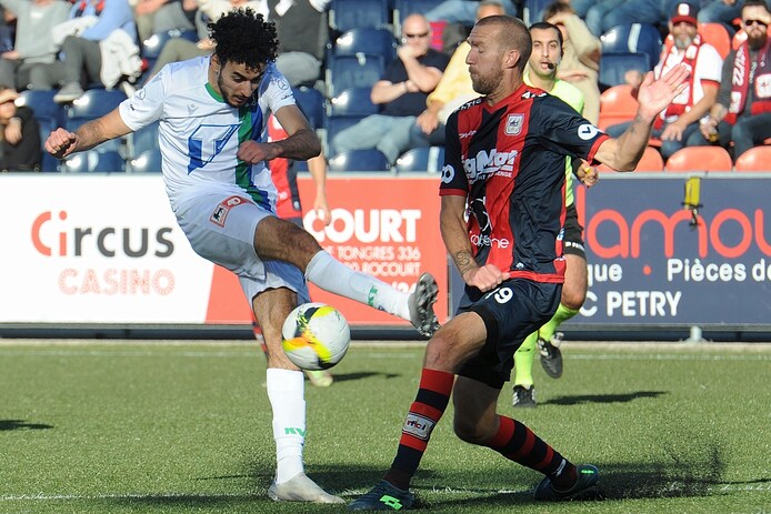 Yacine Bentayeb en KVK Tienen krijgen tegen Mandel United uitgelezen ...