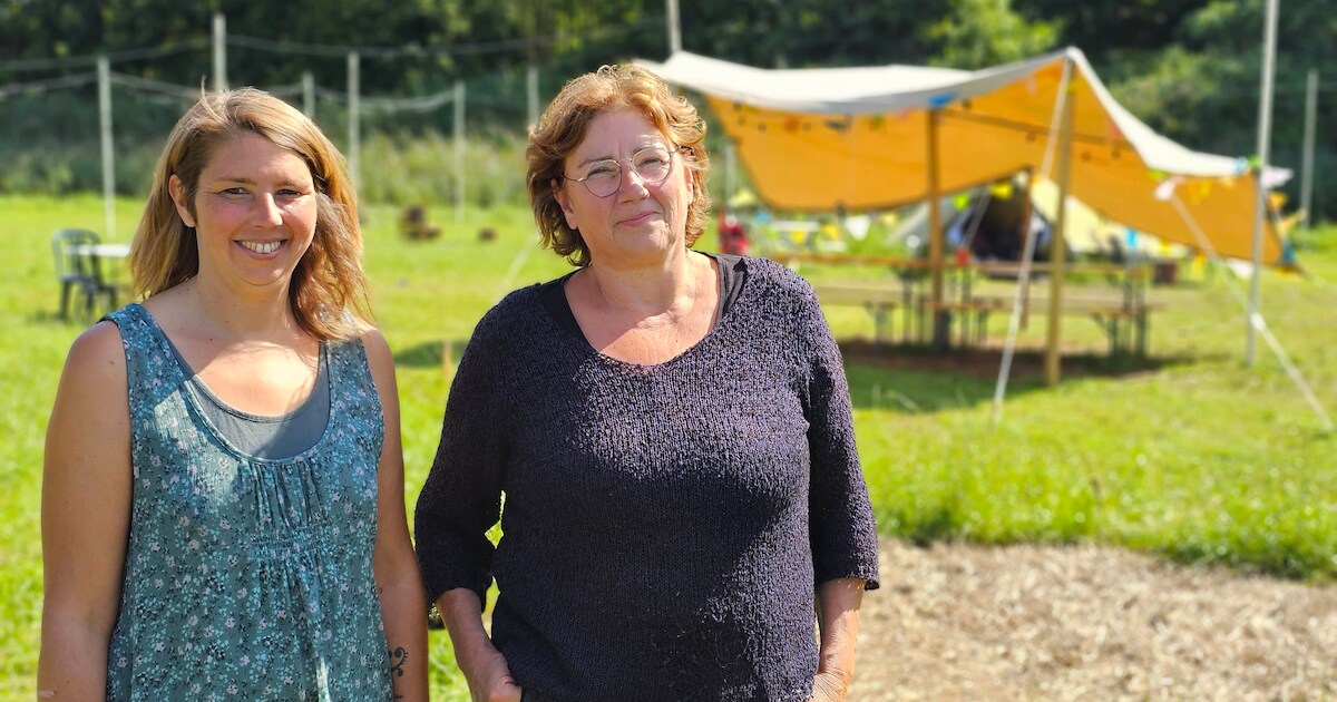 NET OPEN. Bianca (45) en Tania (55) openen pop-up Camping Donderheide ...