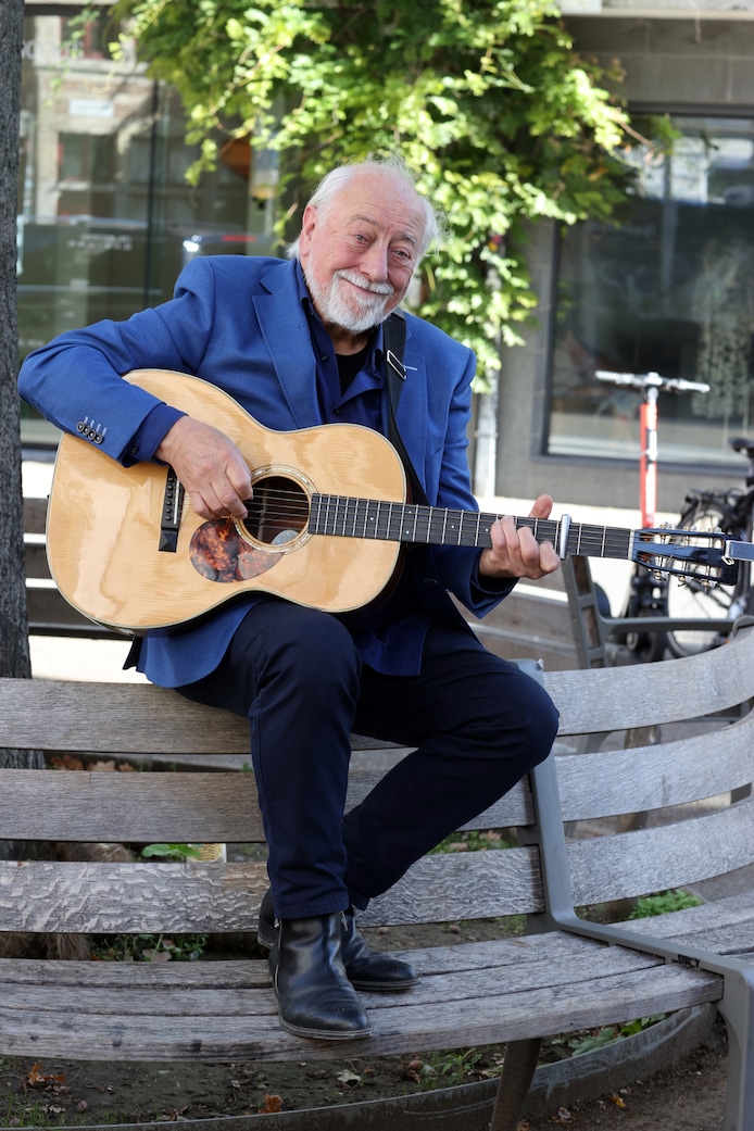 Urbanus viert 50 jaar op de planken met nieuwe plaat: “Willy Sommers is ...