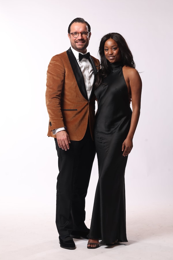 ‘In dit kleedje zit zo’n 400 uur werk, én 2 kilogram aan steentjes”: de opvallendste outfits op ...