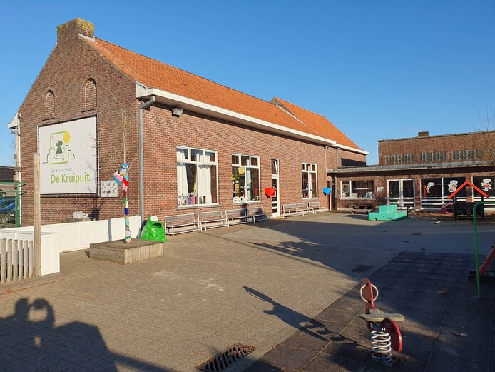 Containerklassen zijn geplaatst, bouw nieuwe school Kruipuit kan ...