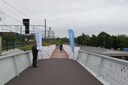 Fietsbrug over Vijfstraten officieel geopend: “Kinderen kunnen nu veilig druk kruispunt ...