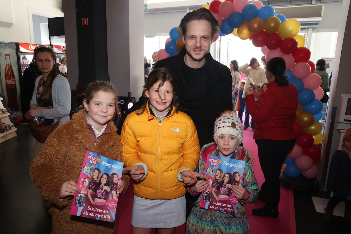 Julia vliegt door de lucht en Hannes baby Julien doet dutje backstage ...