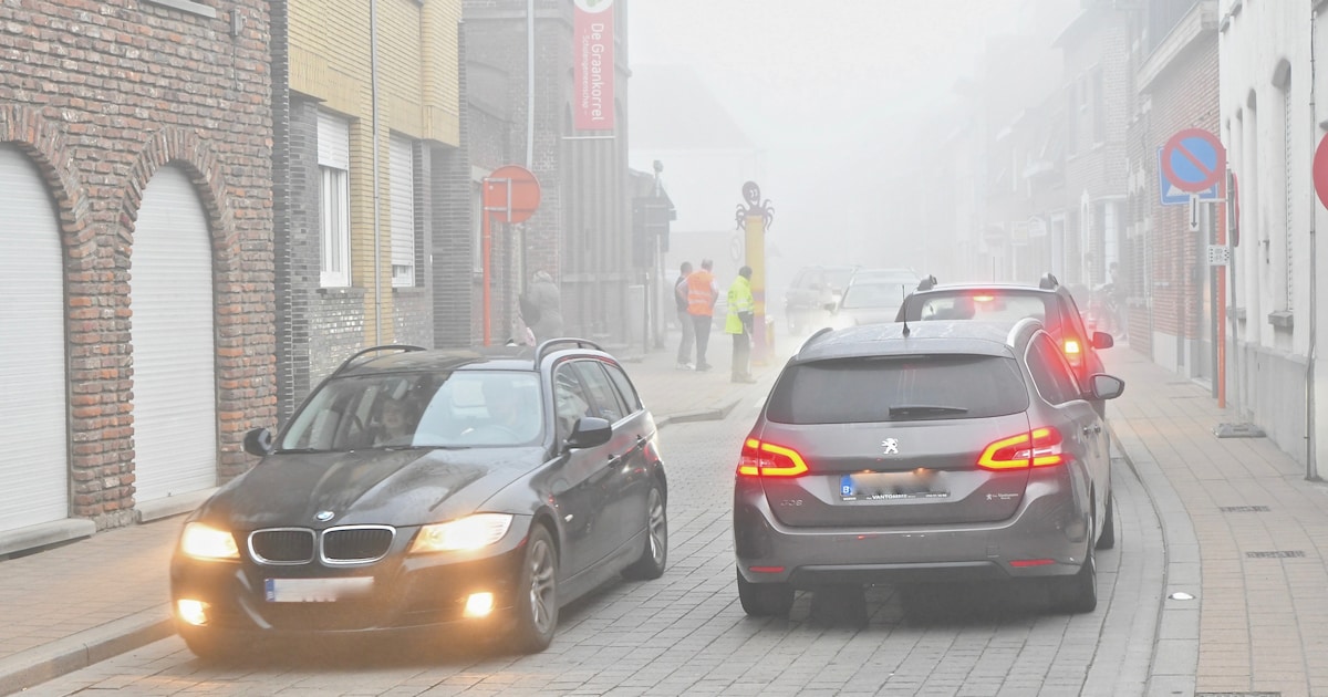 Directeur Luc Beyens klaagt over verkeer in schoolomgeving: “Vlak voor ...