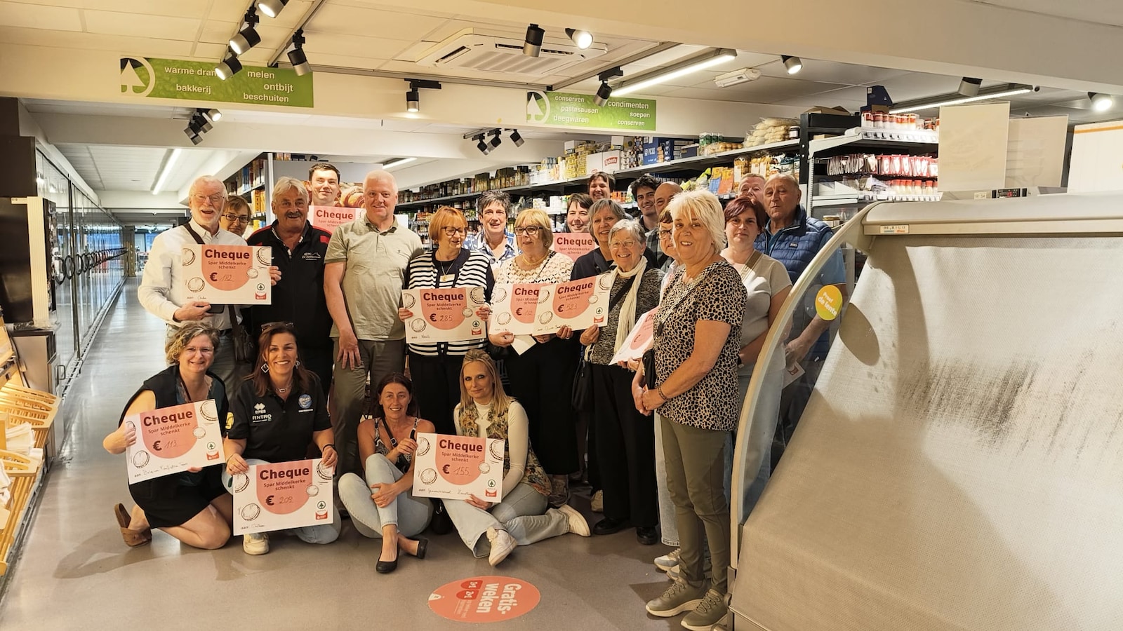 SPAR Middelkerke schenkt 4.302 euro aan lokale verenigingen | Foto | hln.be