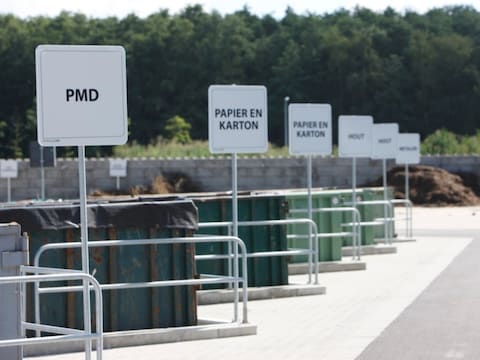 Hittegolf dwingt recyclagepark Houthalen-Helchteren tot aangepaste ...