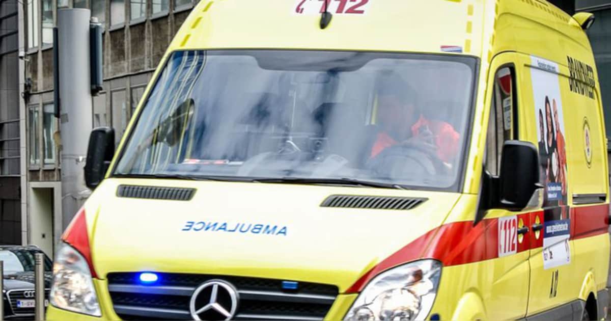 Bromfietser (19) naar ziekenhuis na aanrijding met wagen | Regio | HLN.be