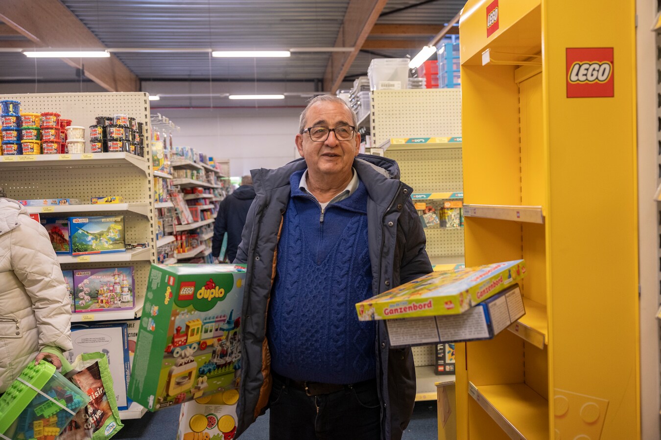 Veel volle karren, maar ook... 77 wachtenden voor u: zo druk is het ...