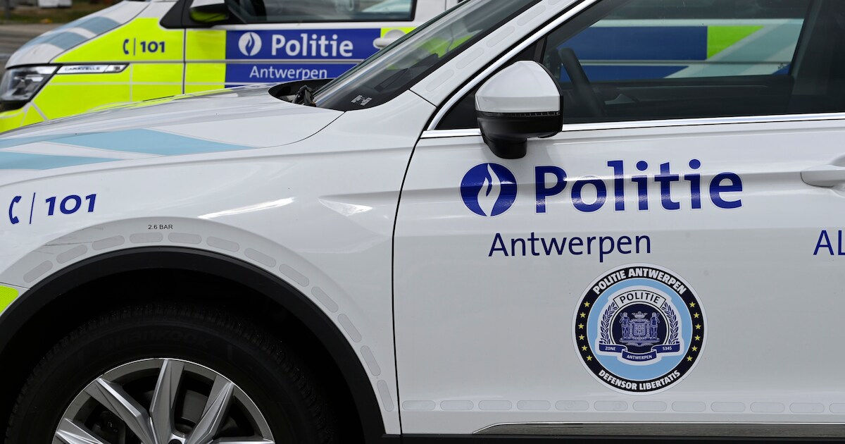 Politie vat dealers en voert controles uit in Antwerpen-Noord en ...