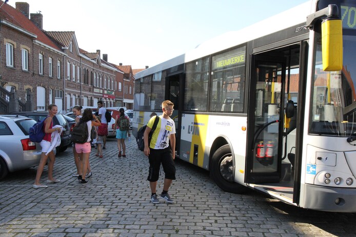 Sint-Maartensscholen zien (nog) geen verbetering na aanpassen tijdschema De Lijn: “Leerlingen ...