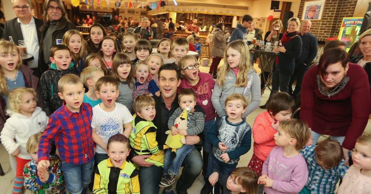 Rox-acteur viert verjaardag met fans | Menen | HLN.be