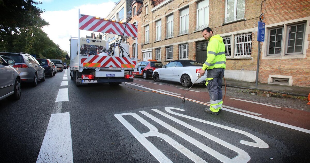 En weg is de busbaan ... | Brugge | HLN.be