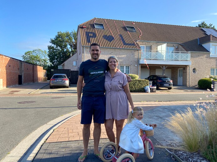 Pasgetrouwd koppel komt thuis met... gepersonaliseerd dak als cadeau ...