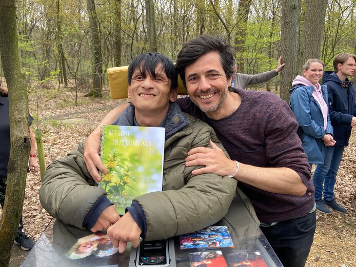 Dieter Coppens komt mee educatief bosboek lanceren op Monnikenheide ...