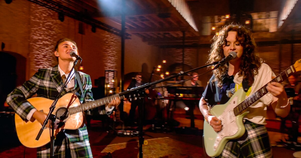 KIJK. Kids With Buns ontroert Alex Callier met hun versie van Amalfi in ...