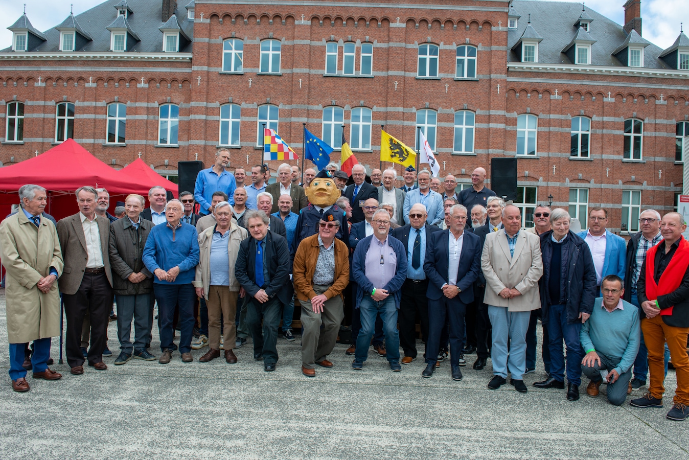 KIJK. Reuzenfamilie verwelkomt Fredje Cadetje: “Hij wordt gedragen door ...