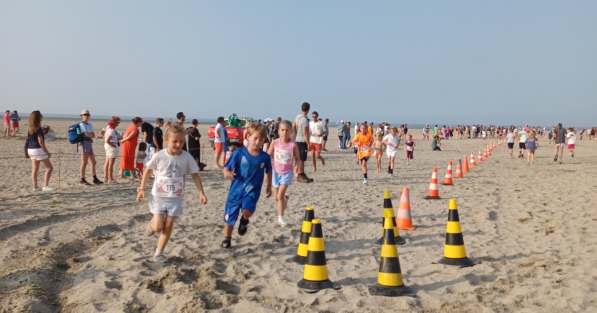 Strandloop in Knokke-Heist lokt 851 deelnemers | Knokke-Heist | hln.be